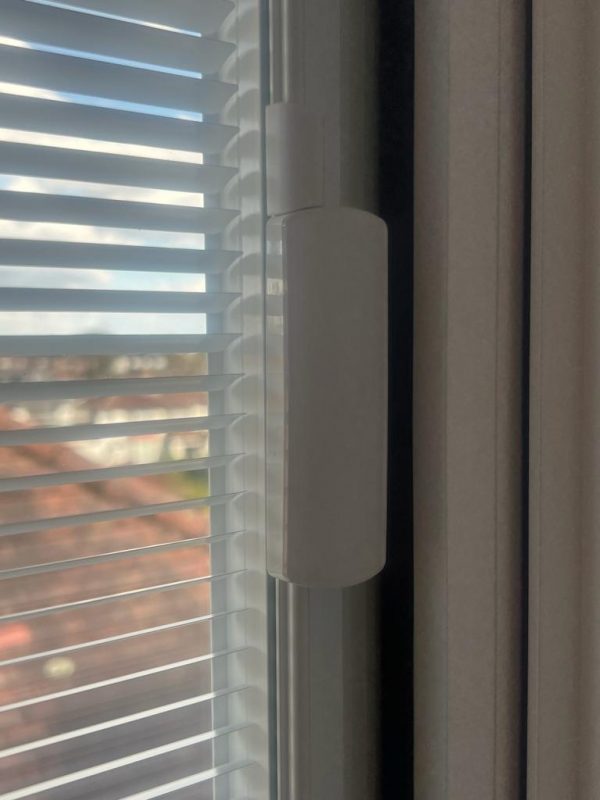 MAGNETIC - Between Glass Blinds